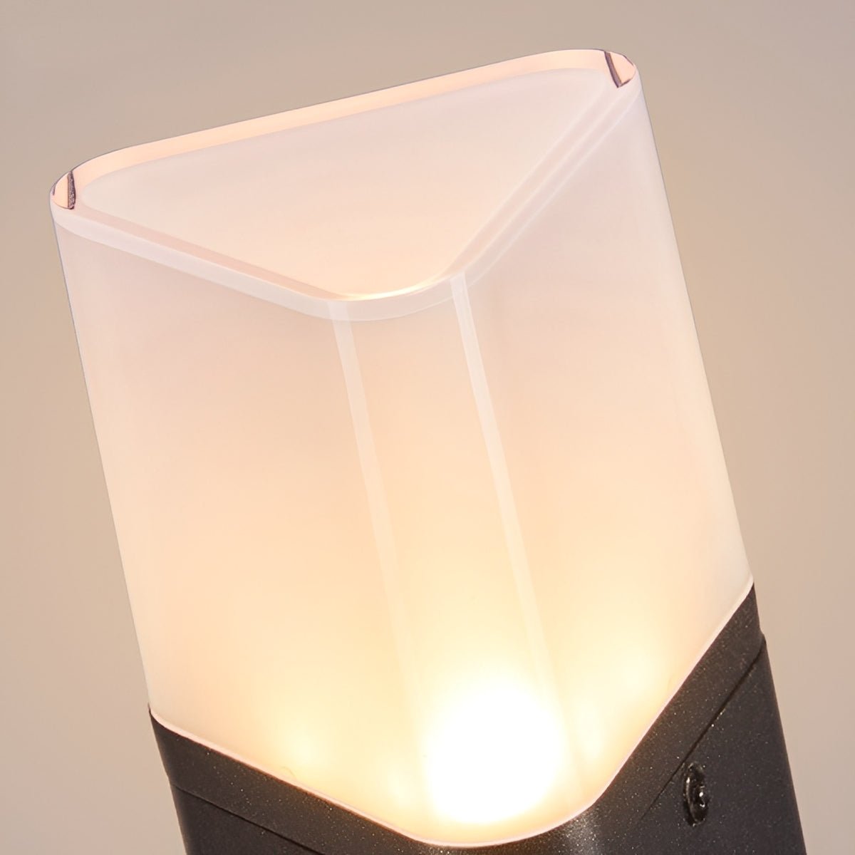 Modern Solar LED Triangular Outdoor Pathway Bollard Light – Flyachilles